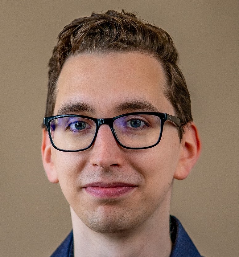 Tamás Csontos - VGI